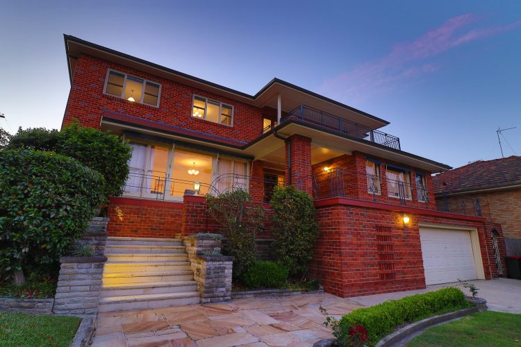 Mid century modern red textured brick matching - Lincoln Bricks